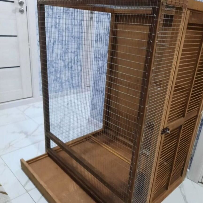 Большая клетка для птиц