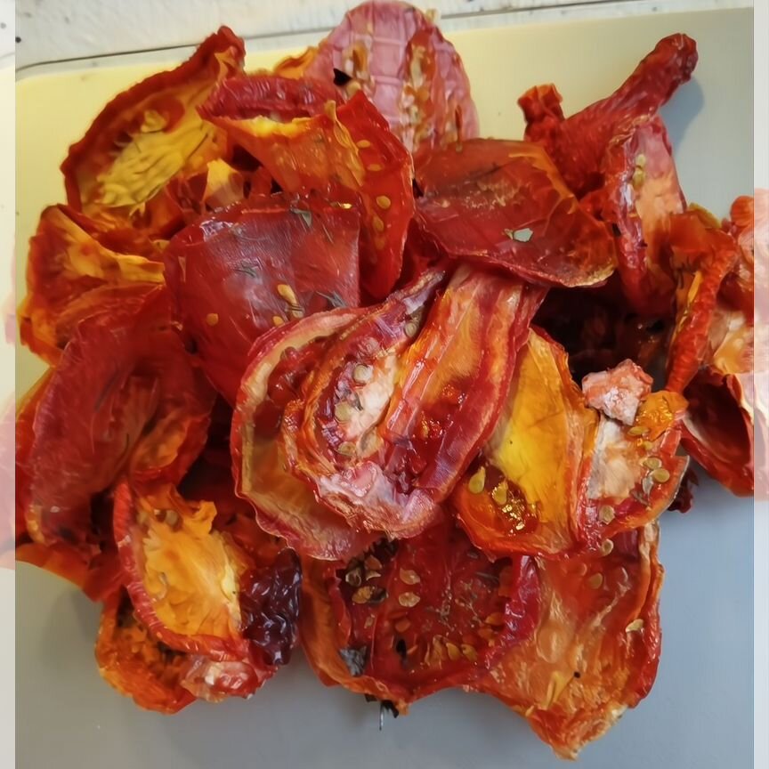 Помидоры дачные, вяленые, сушеные