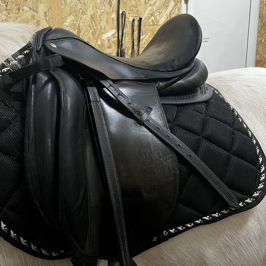 Седло для лошади