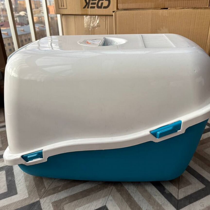 Закрытый лоток для кошек новый