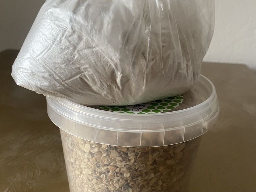 Мел кормовой и ракушечник