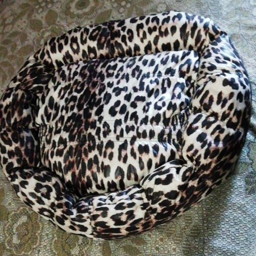 Лежанка для собак и кошек