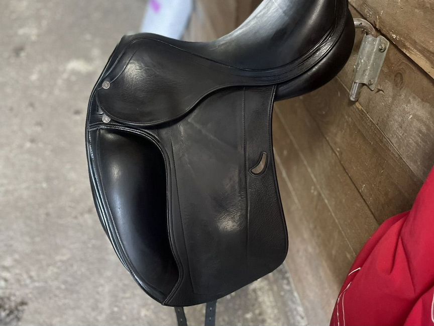 Седло выездковое Equipe Emporio mono