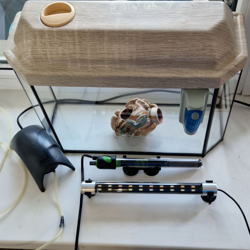 Аквариум 15 л. нагреватель, лампа, компрессор