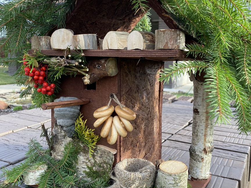 Кормушка для птиц уличная