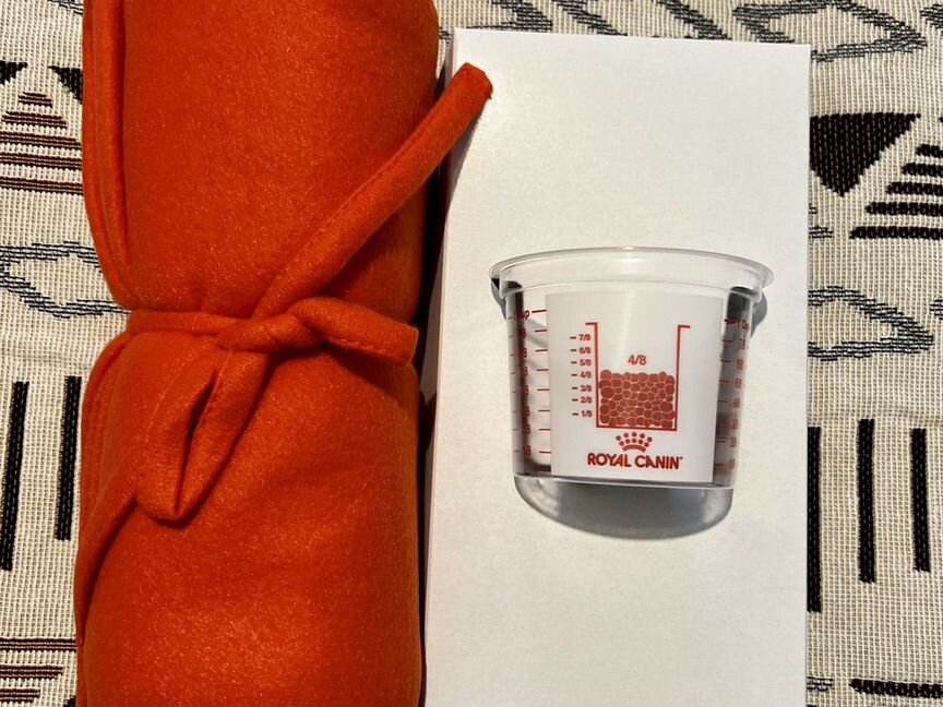 Плед и мерный стакан Royal Canin