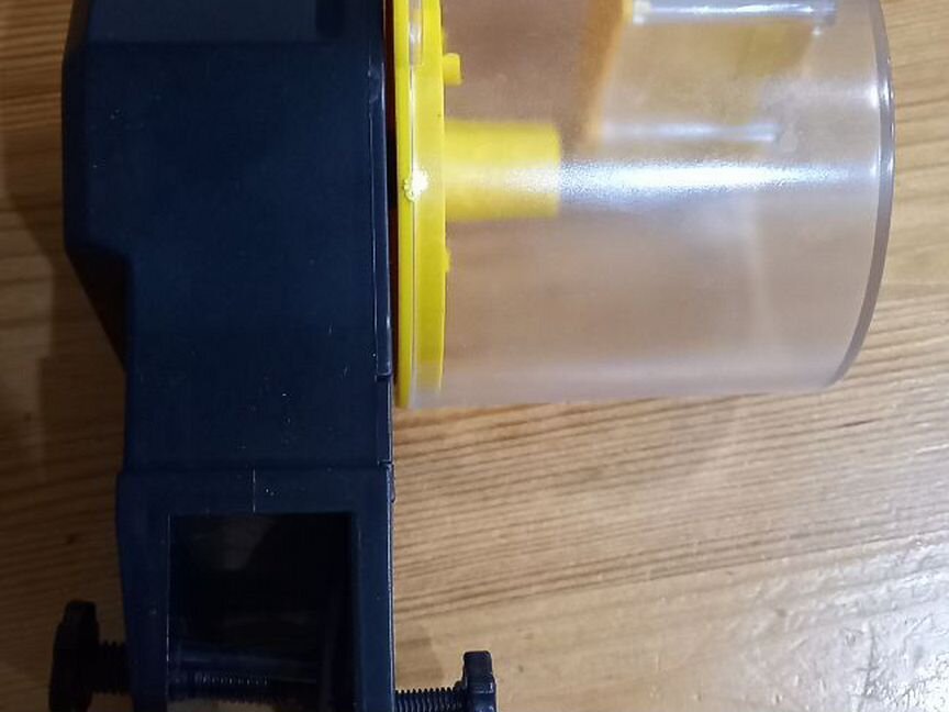 Автоматическая кормушка для аквариумных рыб