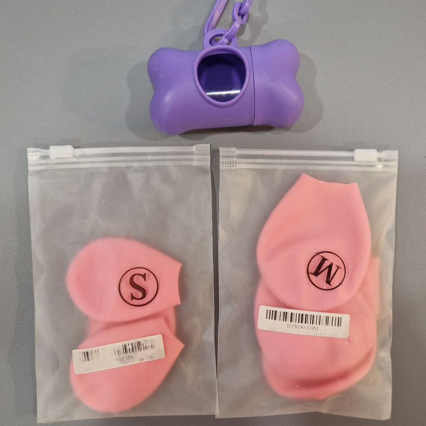 Ботинки для собаки новые и диспенсер для пакетов