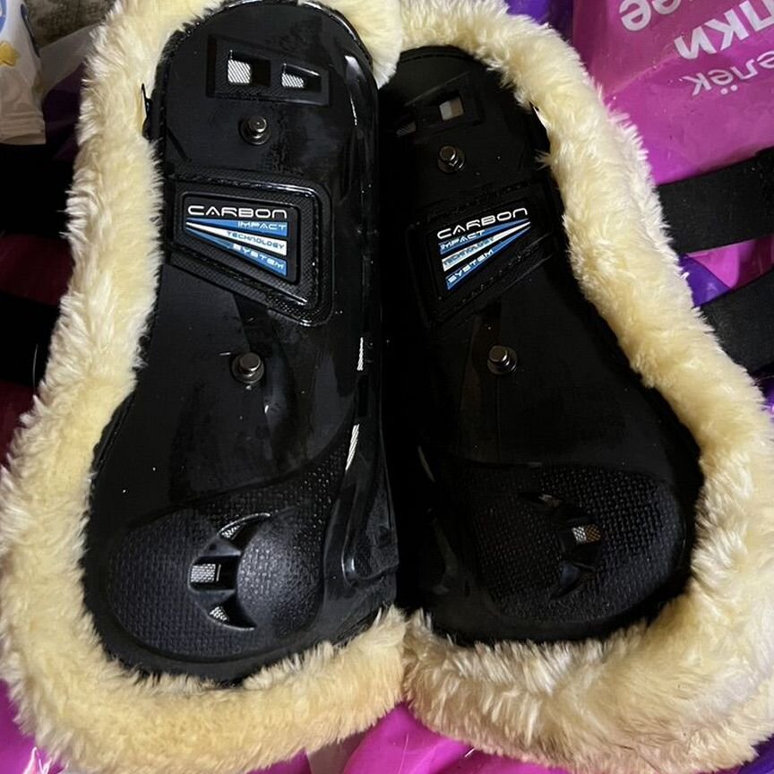 Продам новые ногавки для лошади