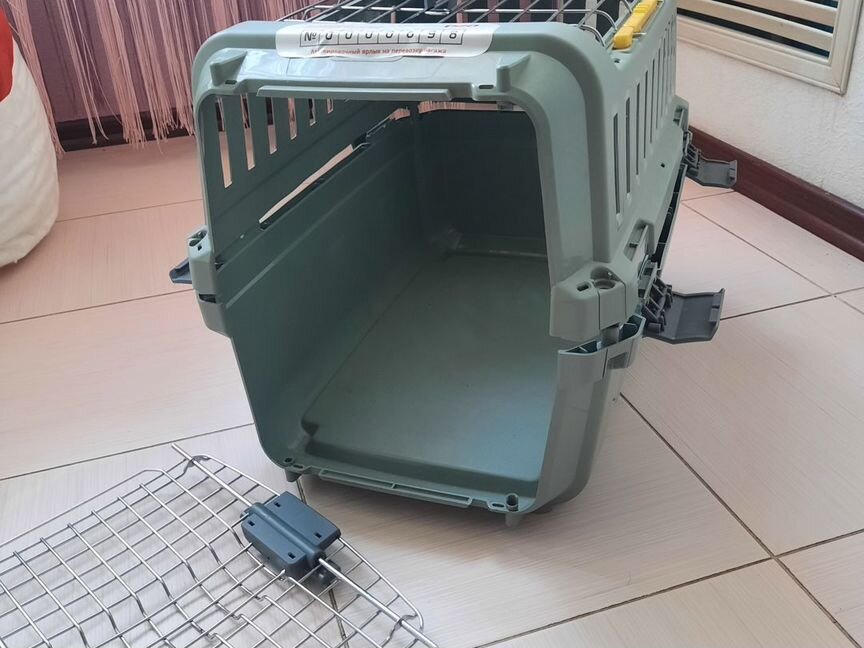 Переноска для кошек бу, дверца требует ремонта
