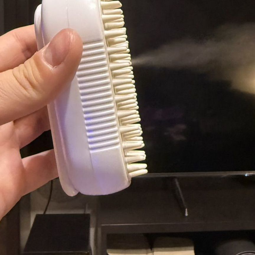 Щетка для вычесывания с отпаривателем