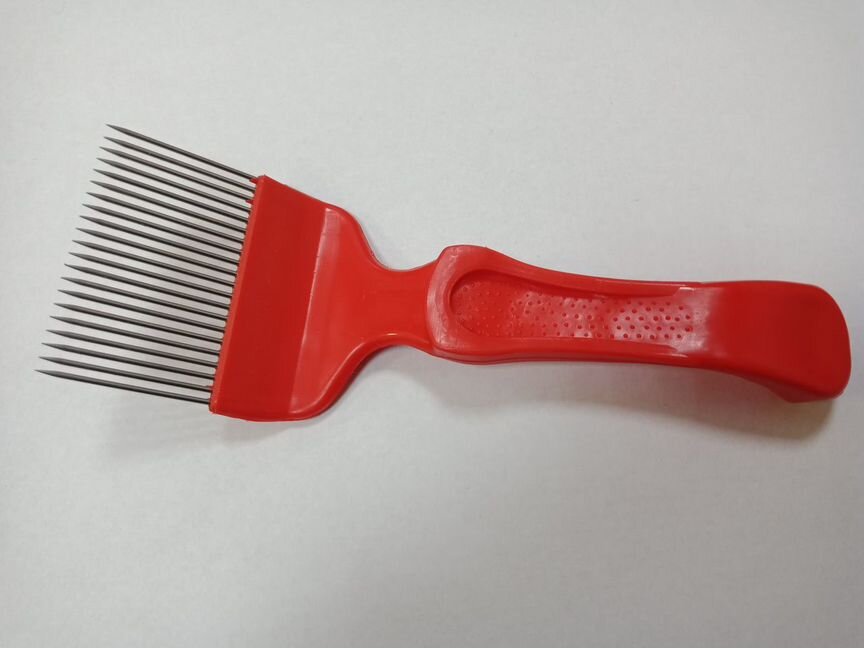 Вилка для вскрытия восковых крышечек сота