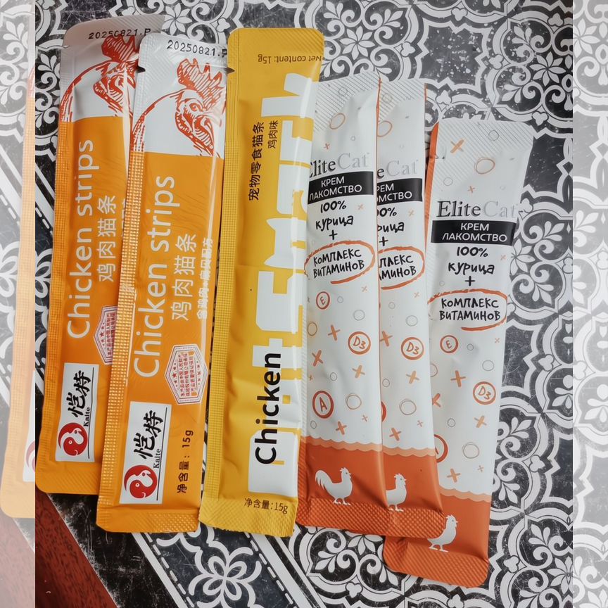 6 крем-лакомств для котов с курицей