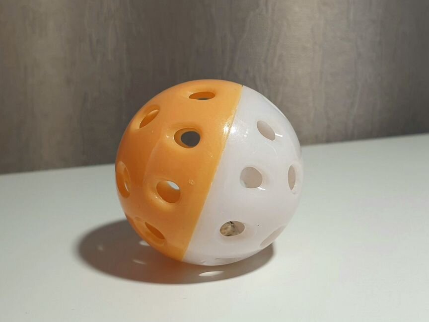 Игрушка для животных. Мячик с колокольчиком