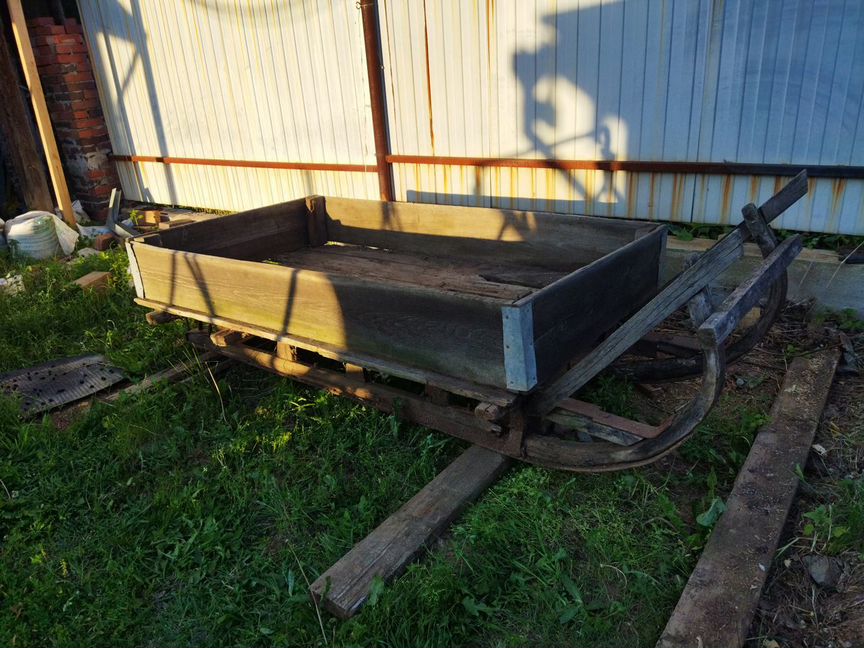 Сани для лошади и хомут