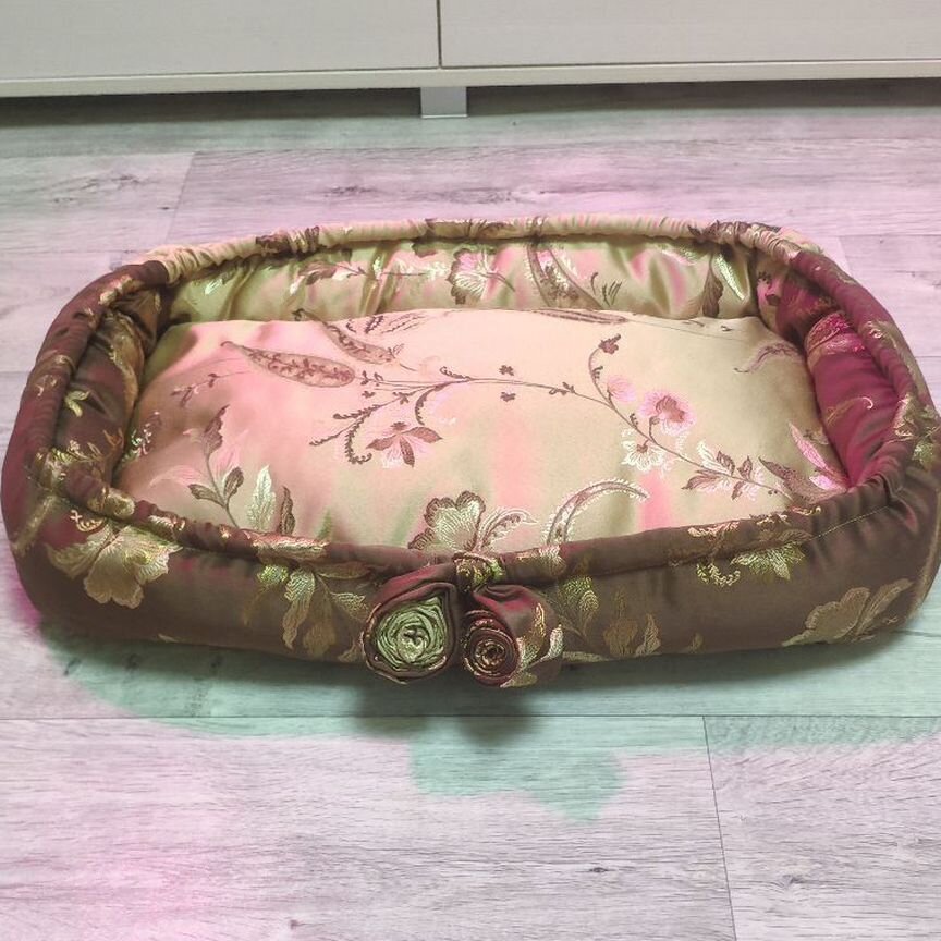 Лежанка для маленьких пород кошек и собак