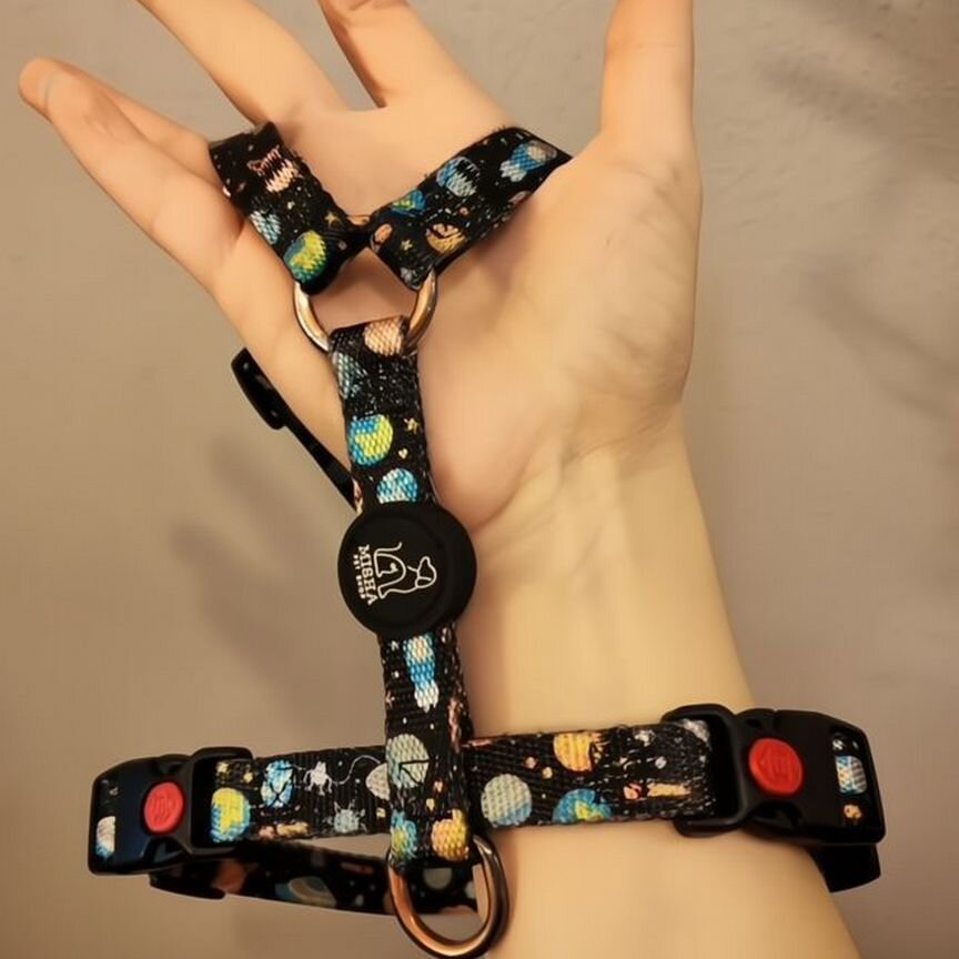 Комбинезон, жилет, шлейка для собак