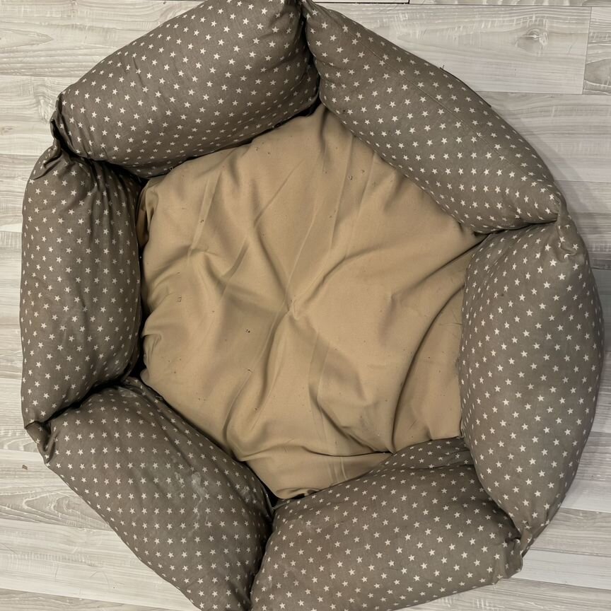 Лежанка для кошек бу