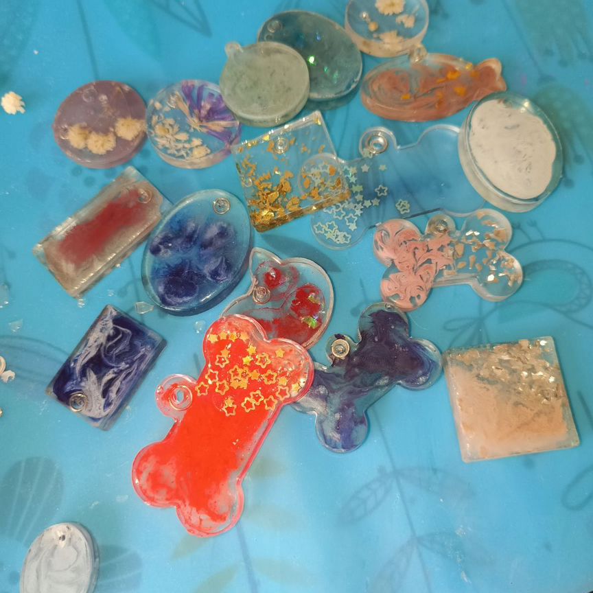 Адресник для собак из эпоксидной смолы