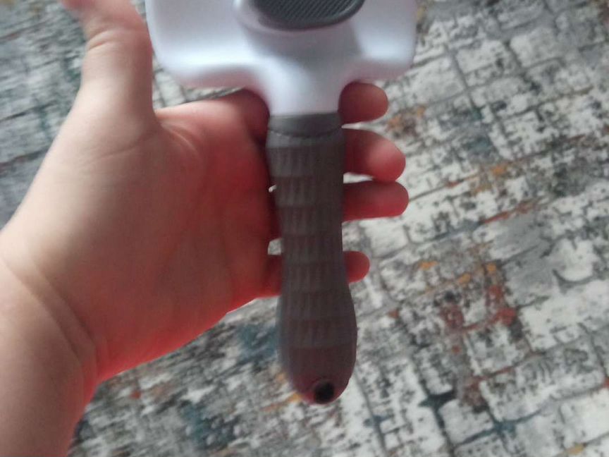 Чесалка, когтерез с пилочкой и игрушка пещалка