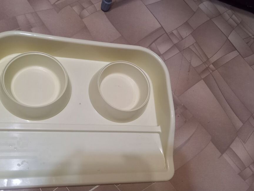 Кошачьи миски на подставке