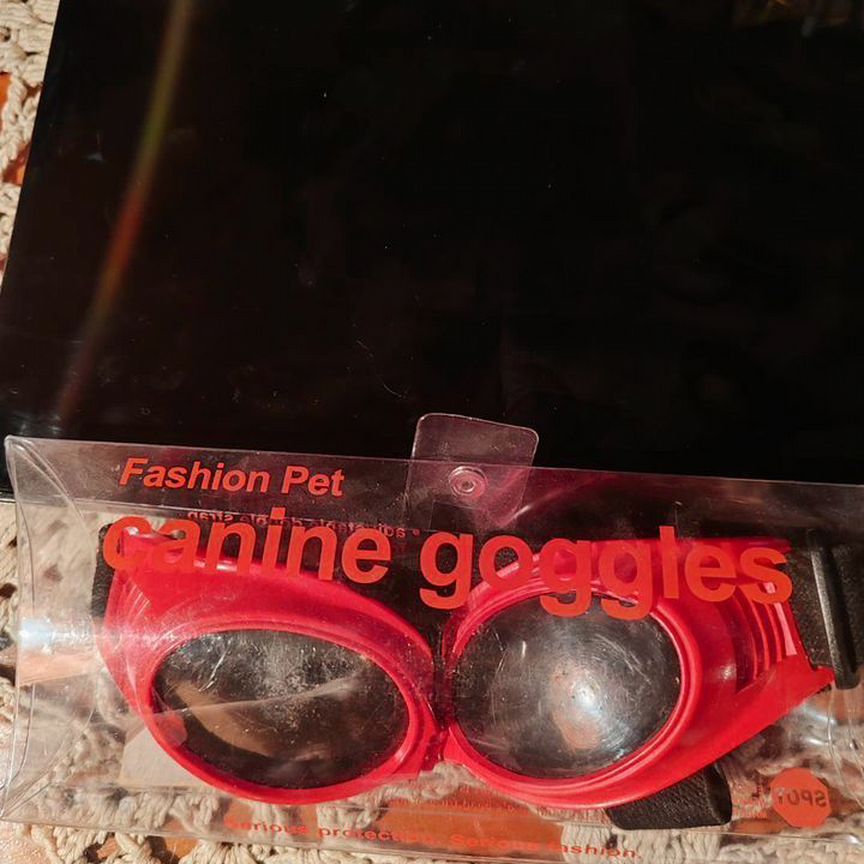 Очки от солнца для большой собаки