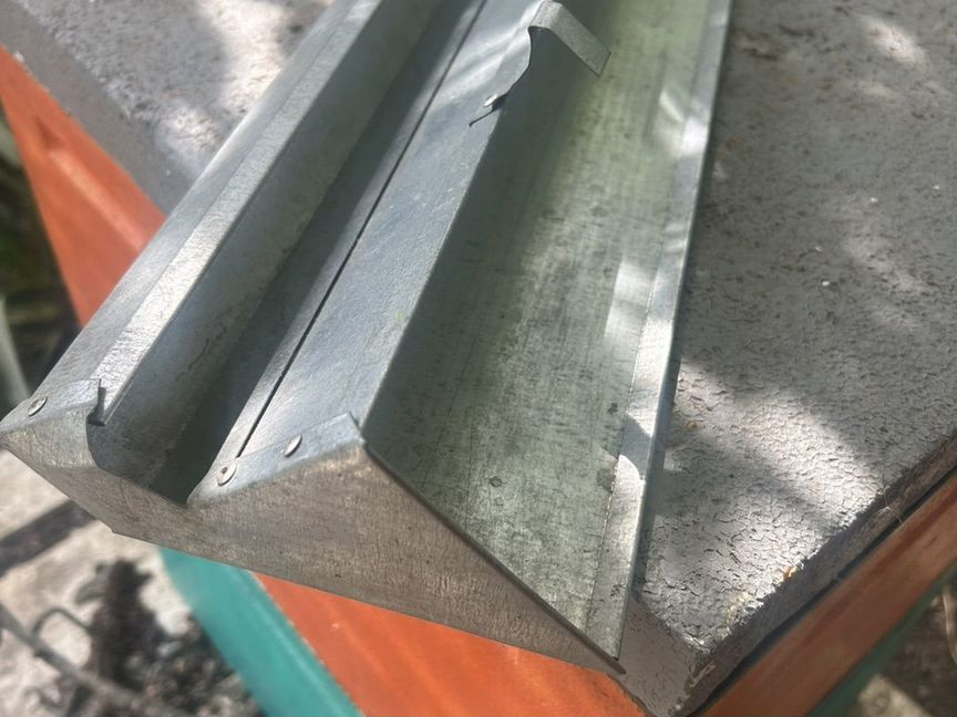 Кормушка для кур и перепелок