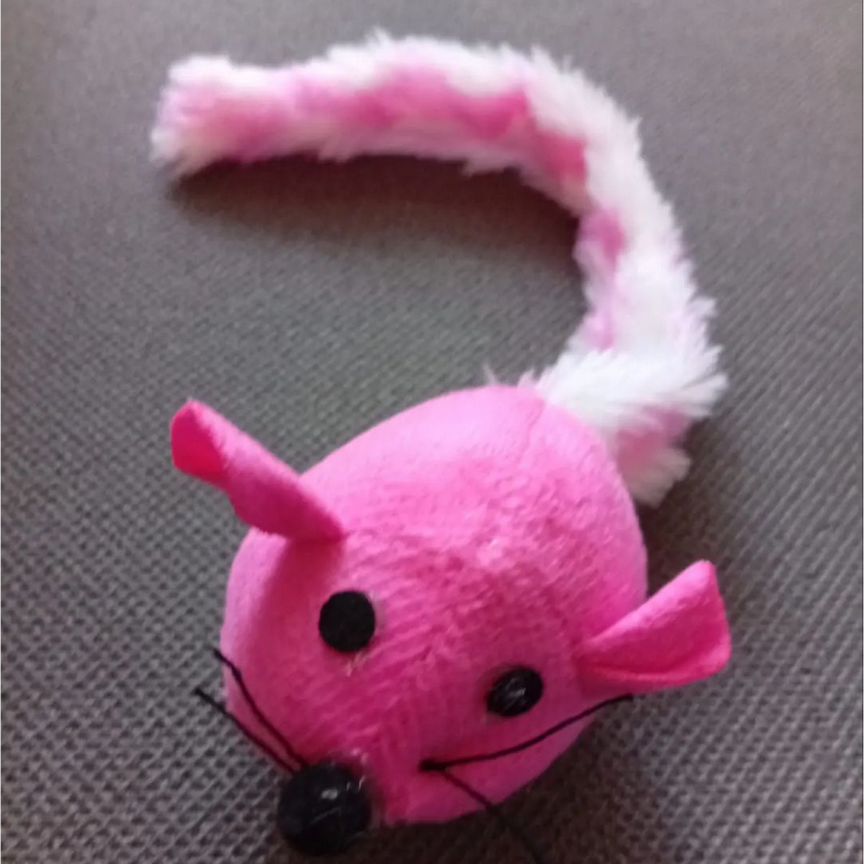 Игрушка для кошек. Мышка с хвостом-шургалкой