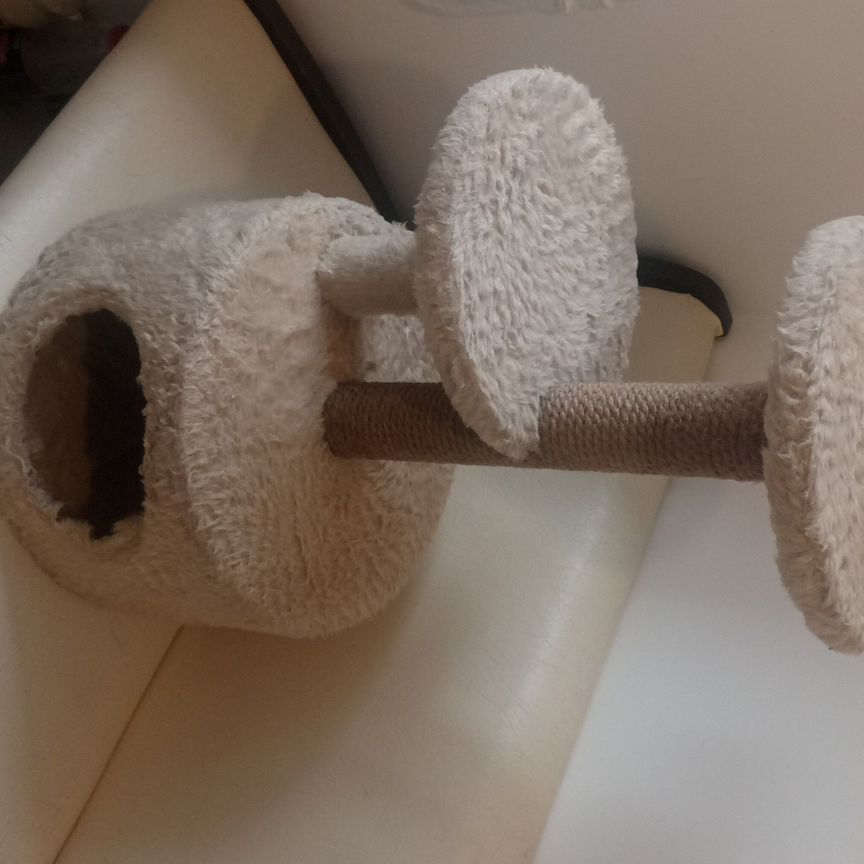 Домик для кошки с когтеточкой большой