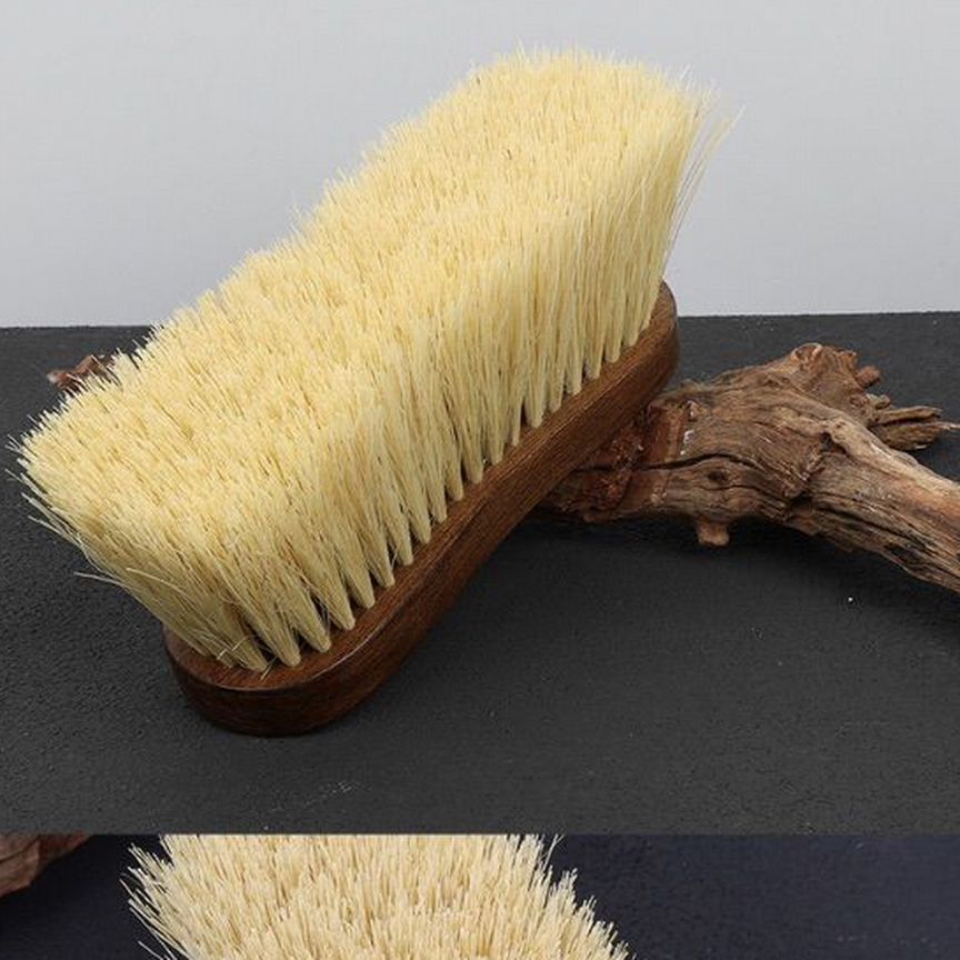 Щетка для чистки лошади