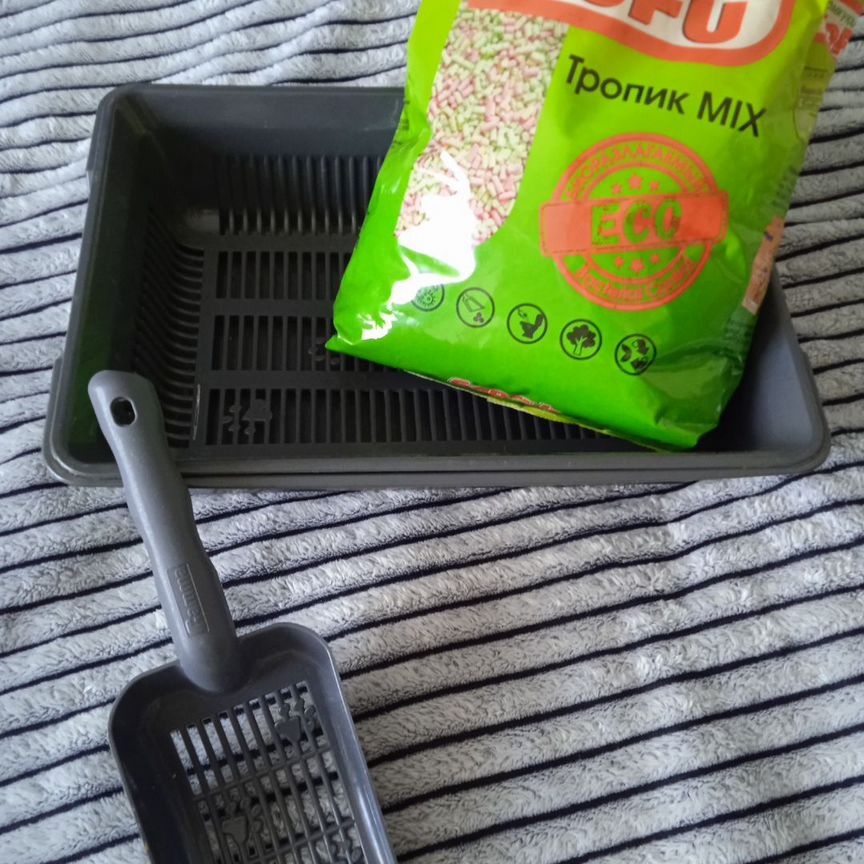 Лоток,совок и наполнитель комкующийся новое