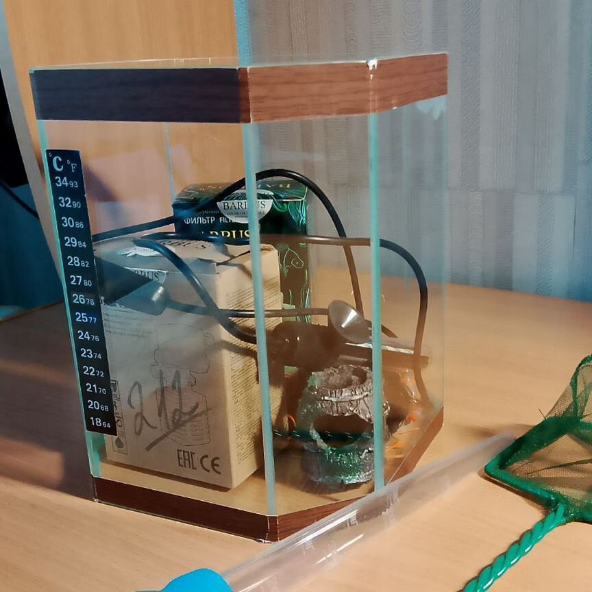 Аквариум 6 литров,был в использовании месяц