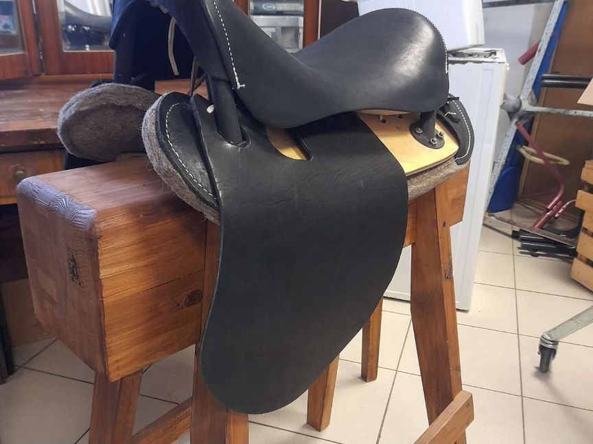 Седло строевое новое