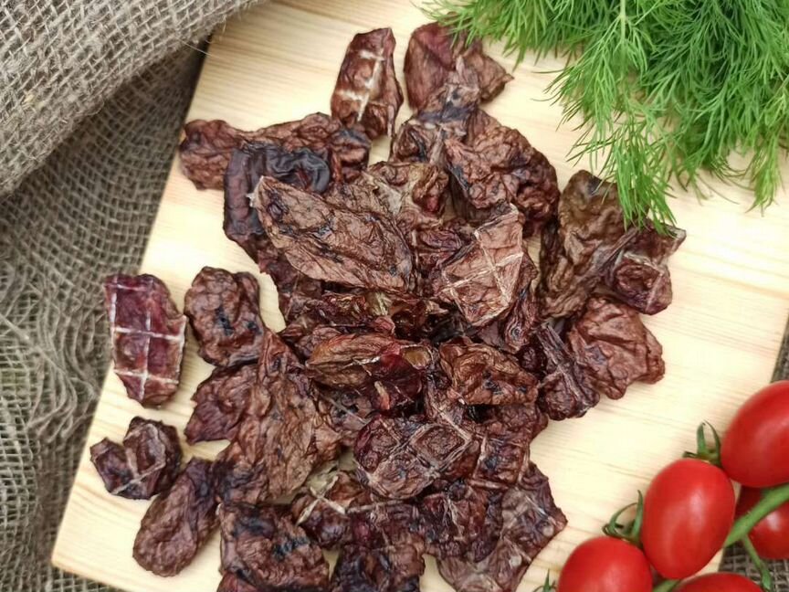 Лакомство для собак и кошек лёгкое говяжье сушеное