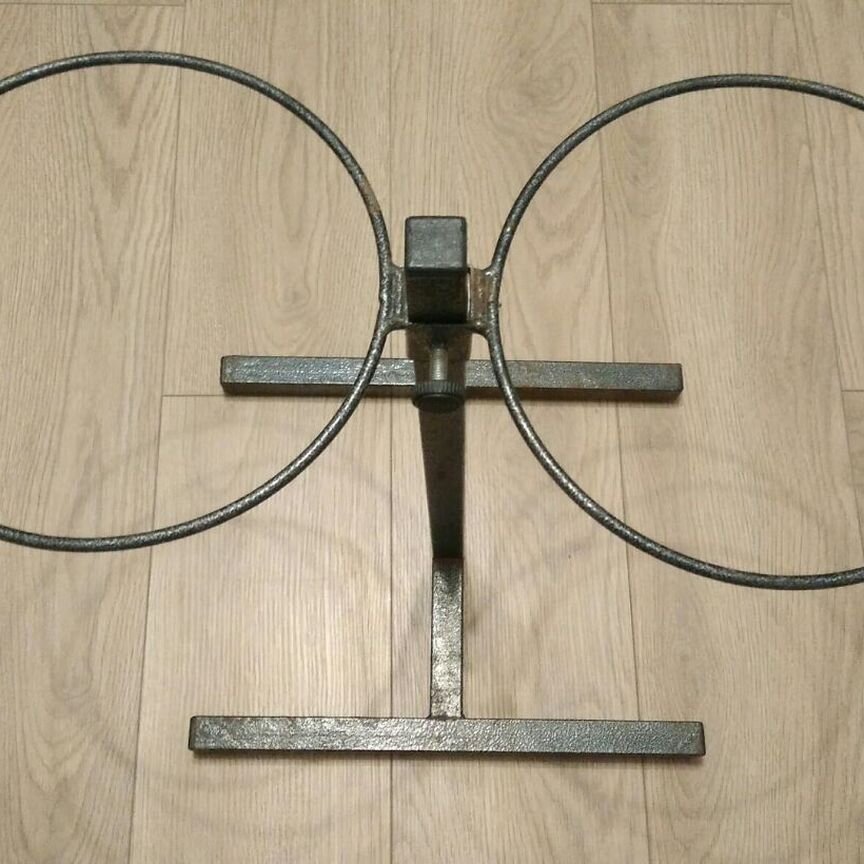 Регулируемая подставка для собачьих мисок