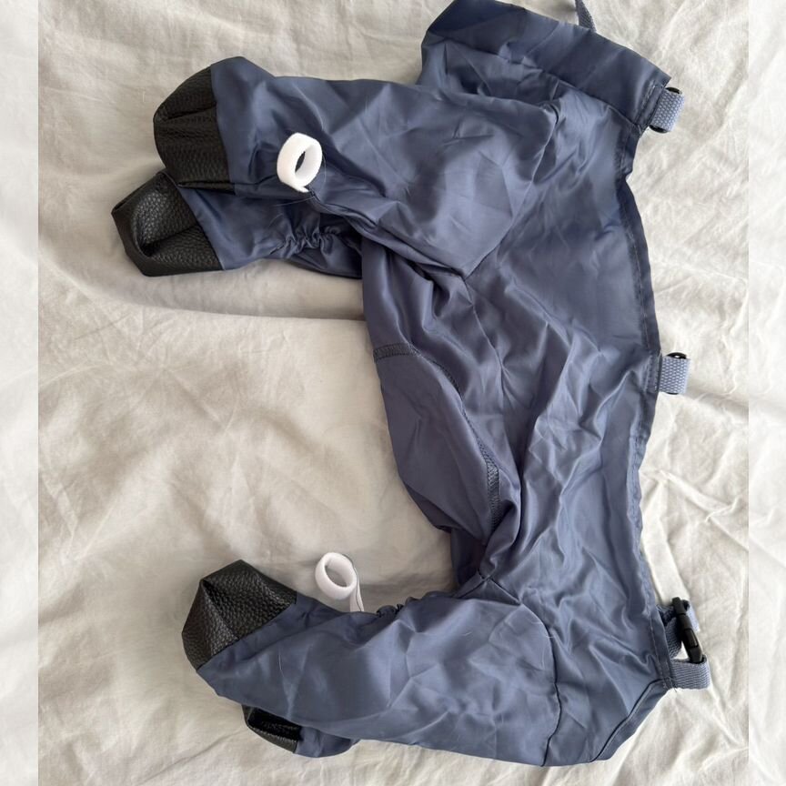 Полукомбинезон с сапогами для собаки новый