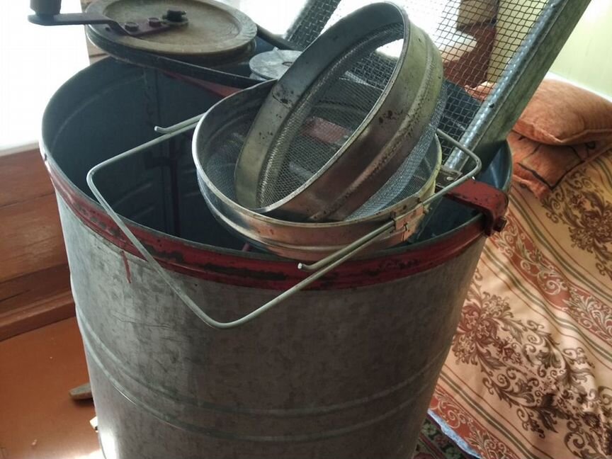 Медогонка 4 рамочная бу