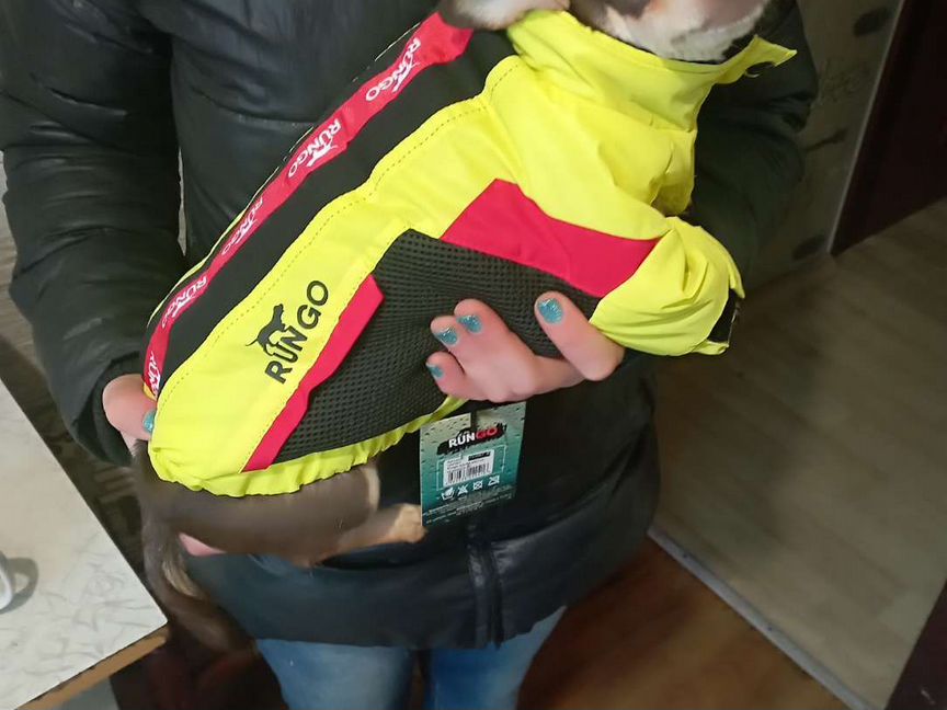 Утепленные жилеты, шлейка, рулетка новые,лотки