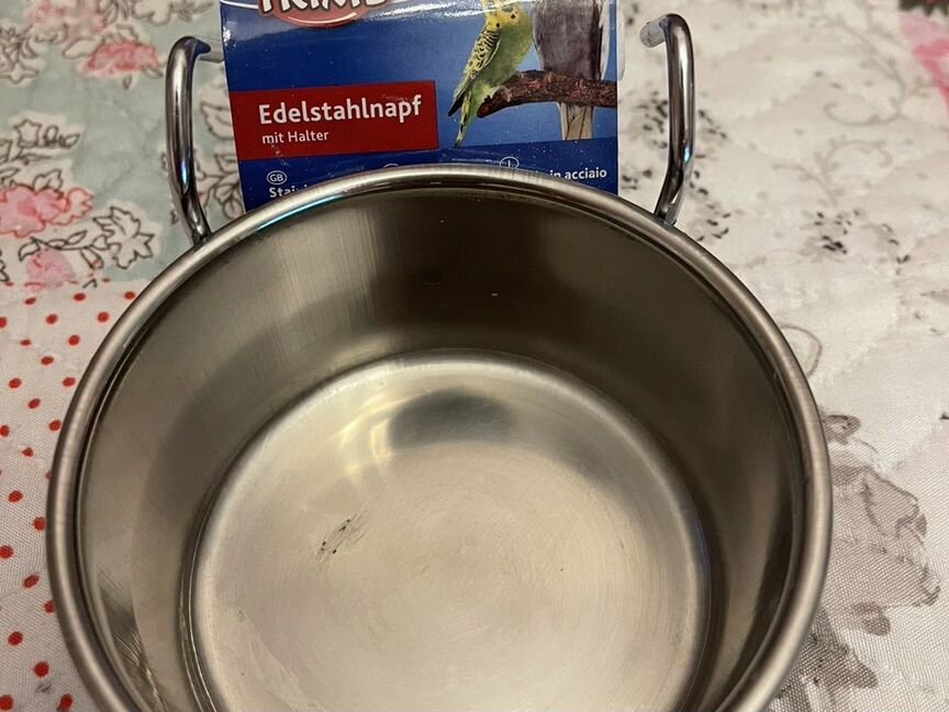 Миска для птиц с крепежом новая