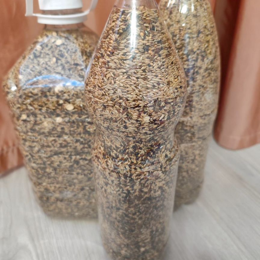 Корм для канареек и декоративных птиц