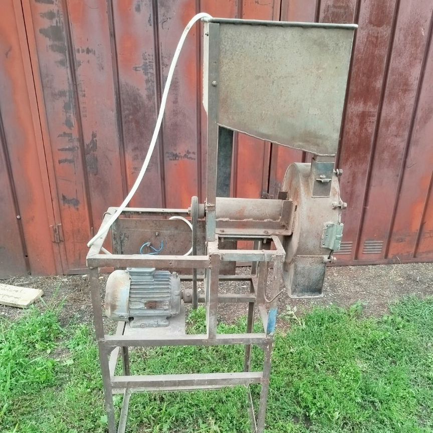 Зернодробилка молотковая