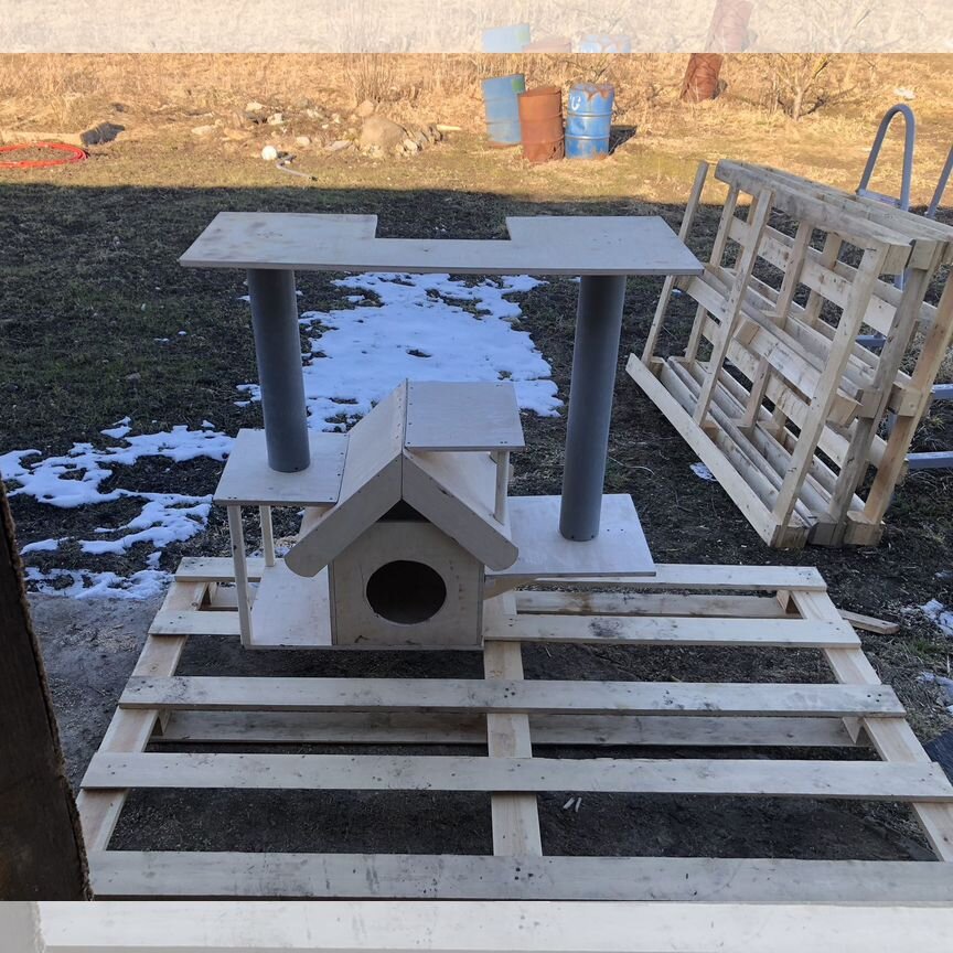 Когтеточка для кошек высокая