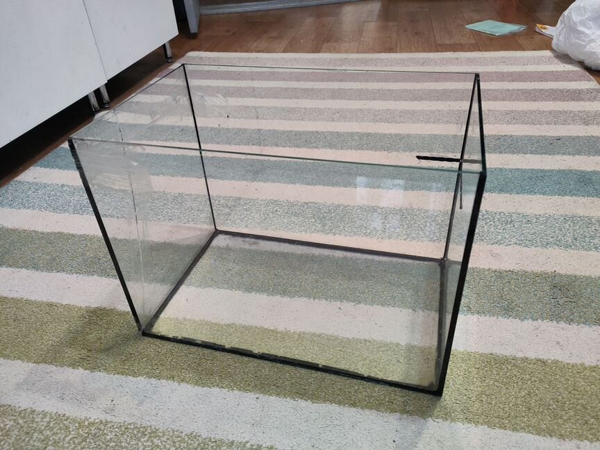 Аквариум для рыбок или черепахи