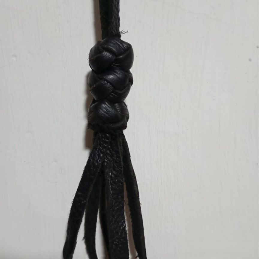 Кнут и уздечка из натуральной кожи