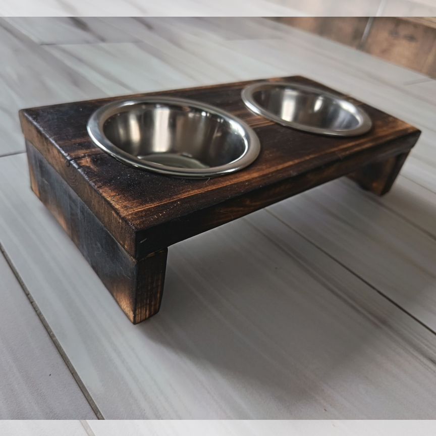 Подставка с мисками для кошек