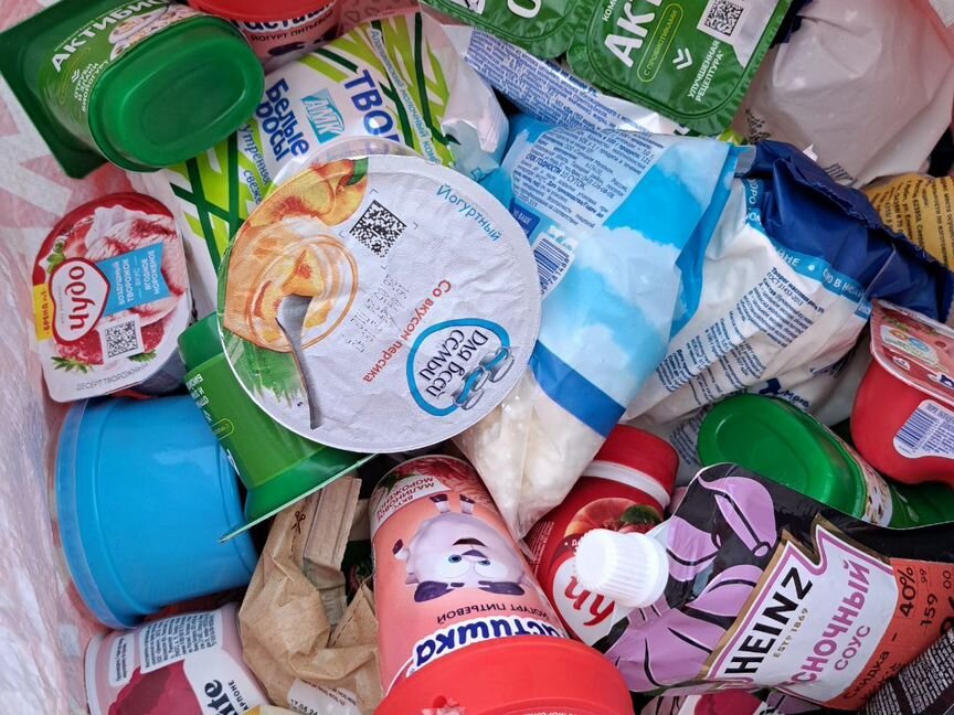 Продукты колбаса сосиски йогурты