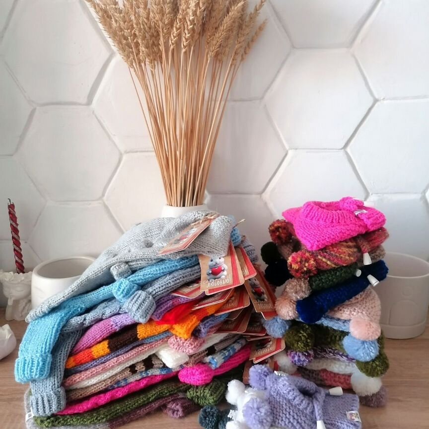 Кофтейки,шапочки,комбезики для хвостиков