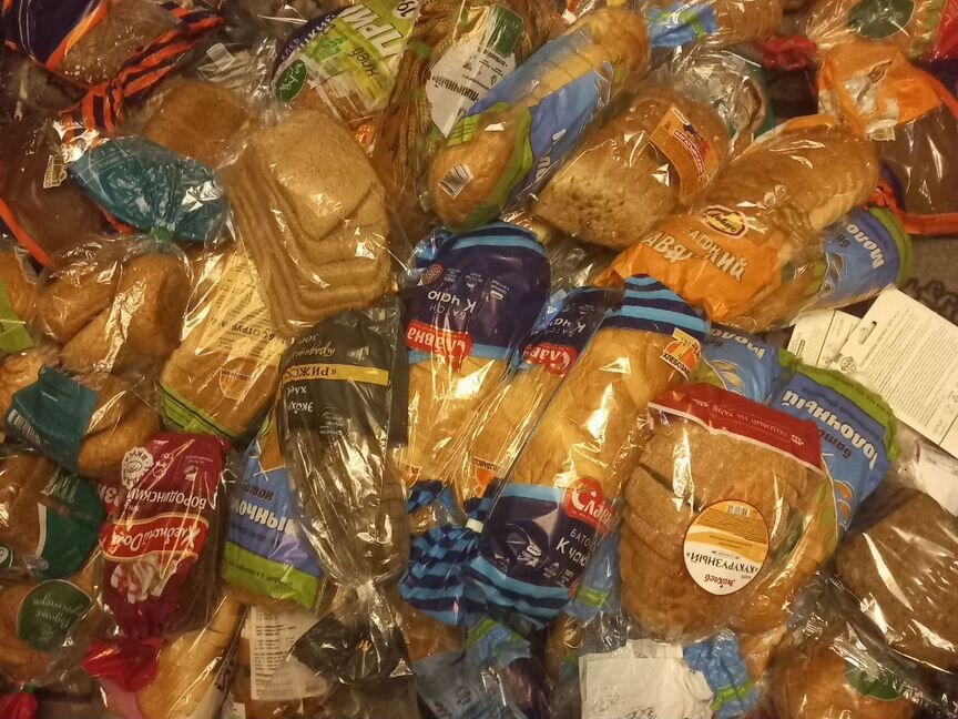 Хлеб и батоны на корм животным. Торты