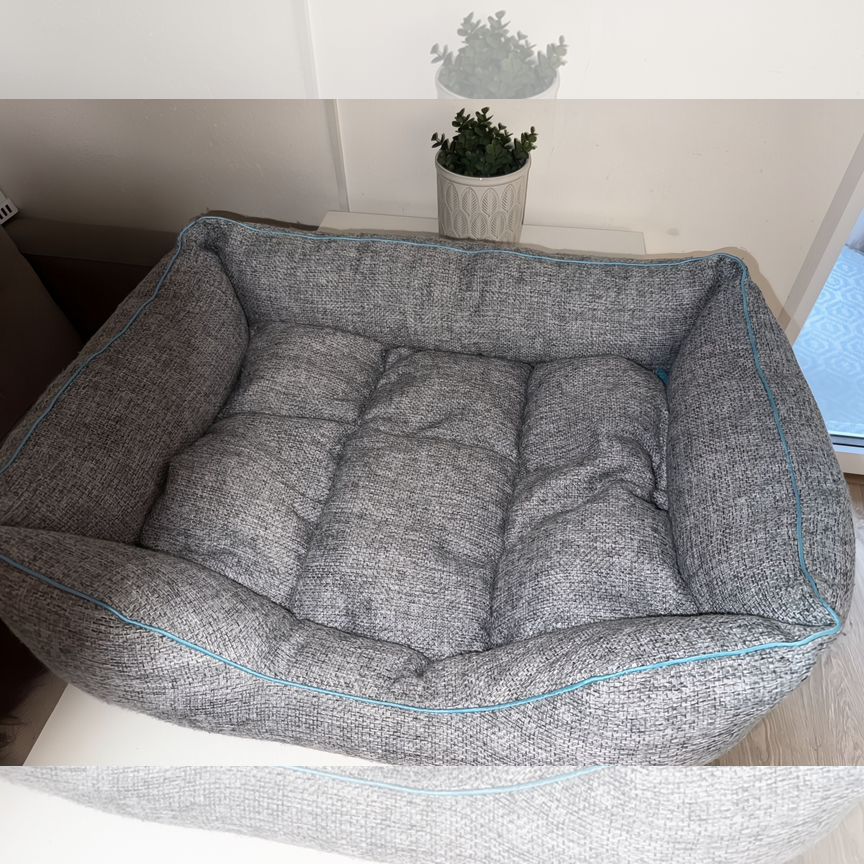 Лежанка для собак и кошек 67 х 52