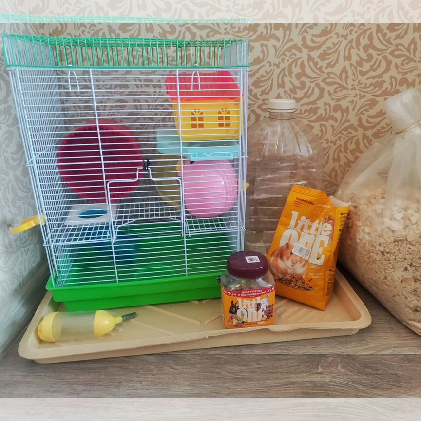 Продам клетку для хомяков (корм, опилки,песок )